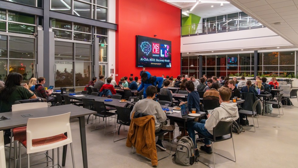 Hacksgiving 2024 supports Discovery World | News | MSOE